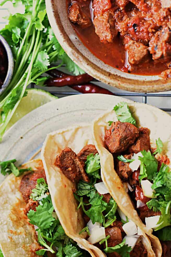 Slow Cooked Beef Tinga Tacos - elkeliving.com