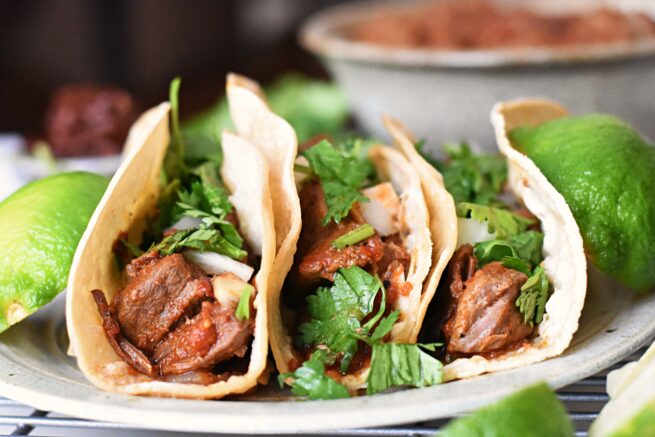 Slow Cooked Beef Tinga Tacos - elkeliving.com