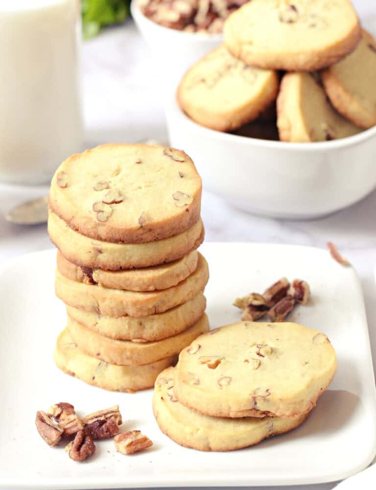 Toasted Pecan Shortbread Cookies - elkeliving.com