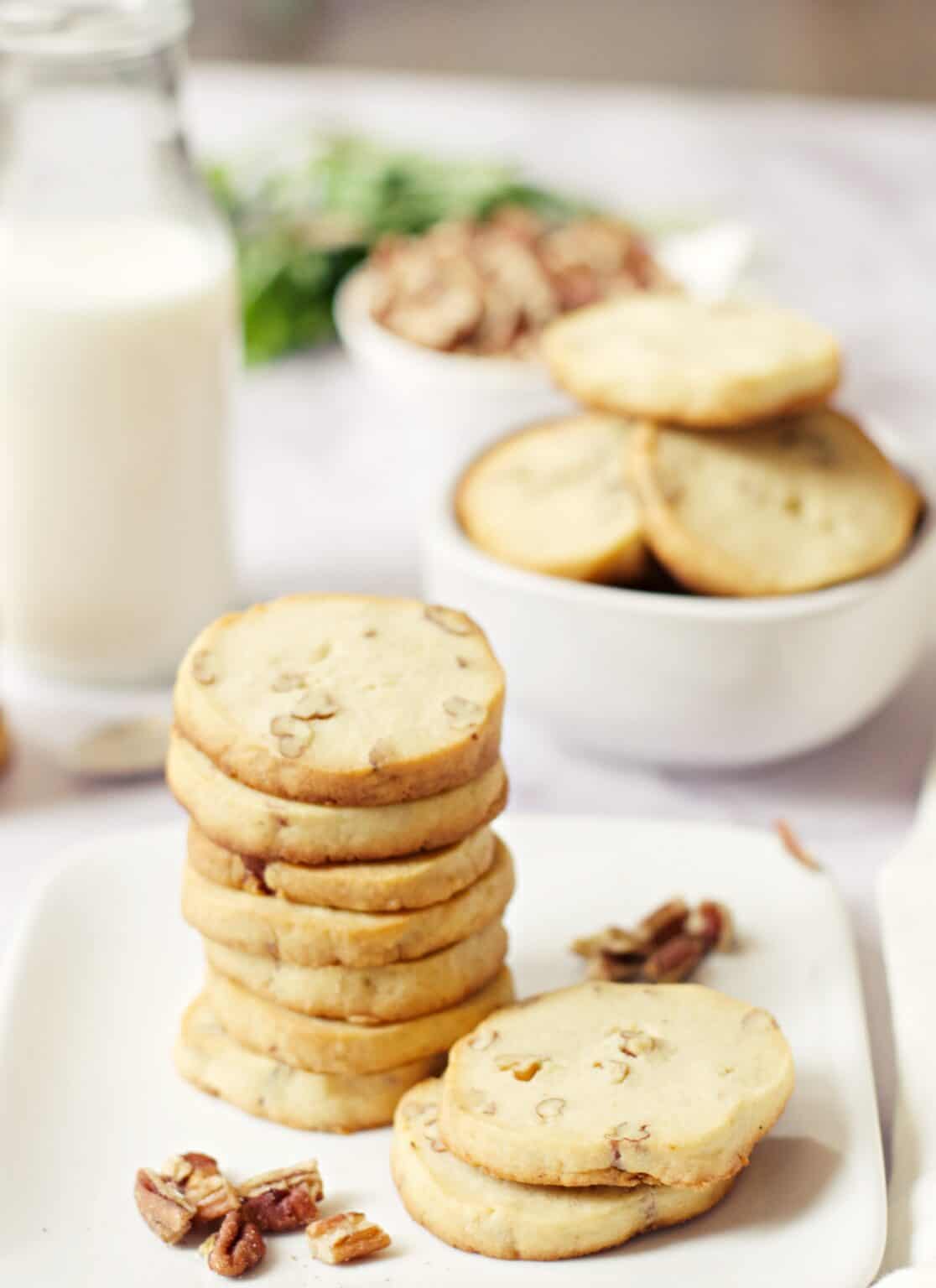 Toasted Pecan Shortbread Cookies - elkeliving.com