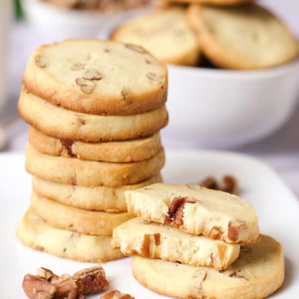 Toasted Pecan Shortbread Cookies - elkeliving.com