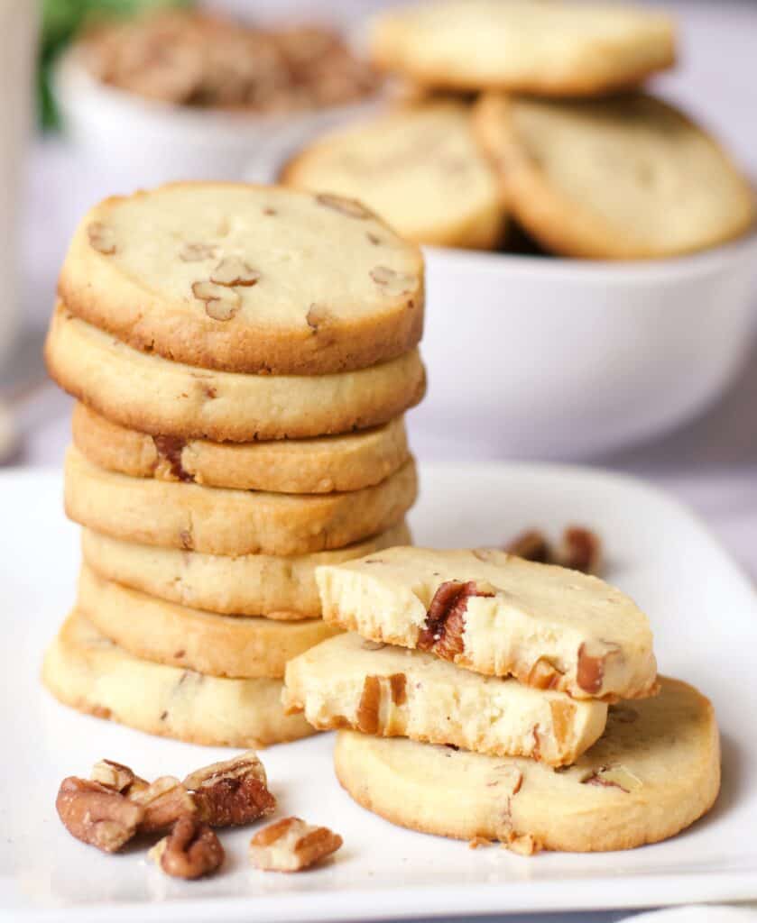 Toasted Pecan Shortbread Cookies - elkeliving.com