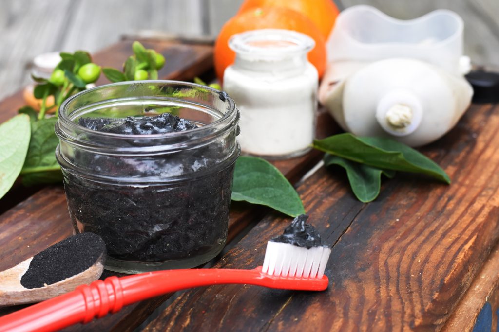 Homemade Toothpaste Two Ways - elkeliving.com