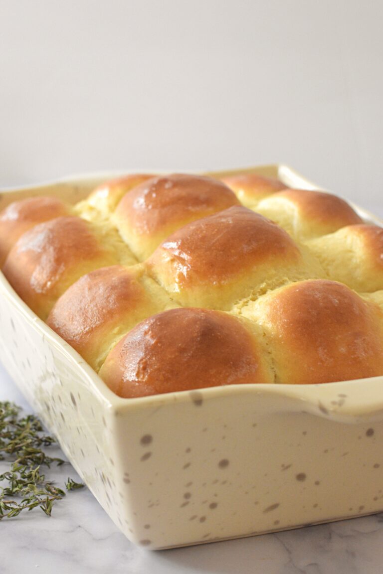Best Traditional Dinner Rolls - fluffy and buttery! elkeliving.com