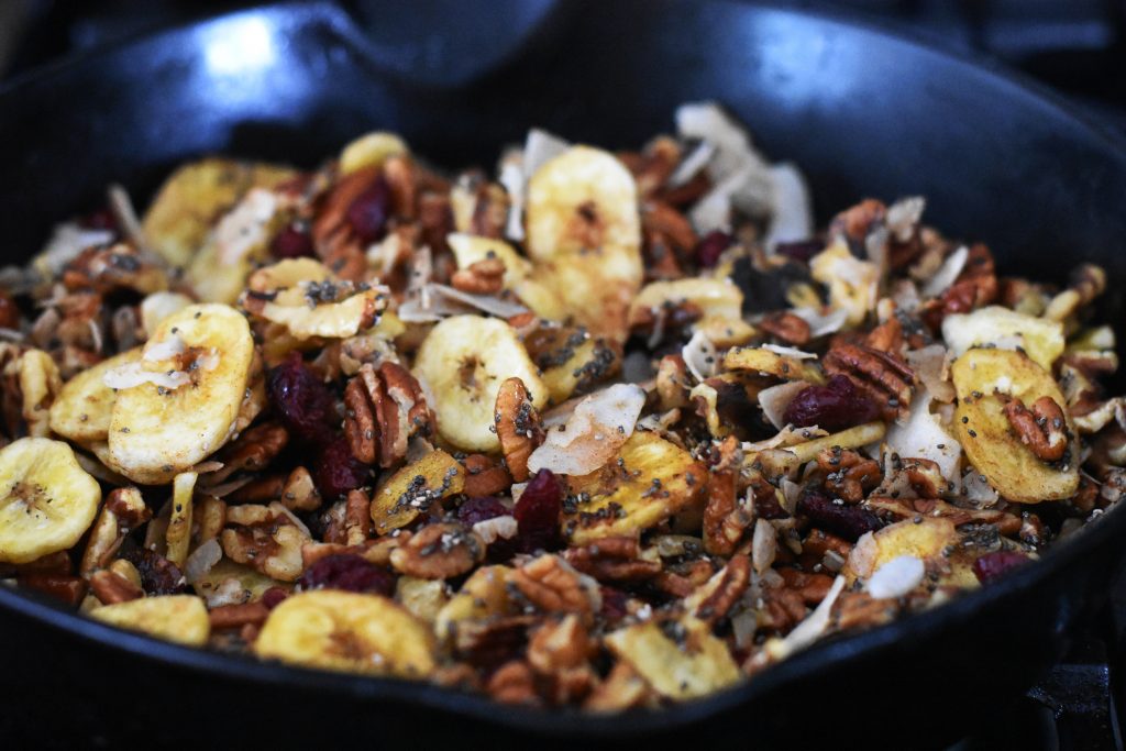 Spiced Maple Trail Mix - Oil free and refined sugar free - elkeliving.com