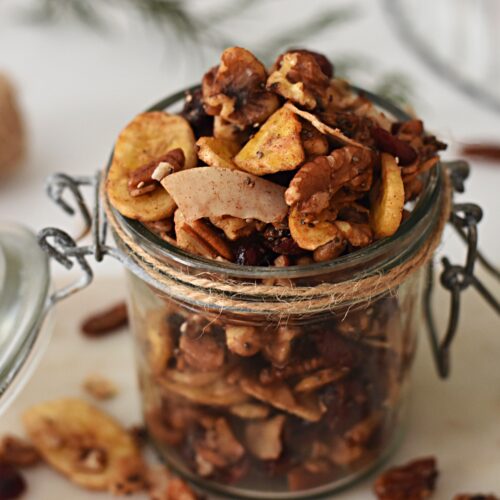 Spiced Maple Trail Mix - Oil free and refined sugar free - elkeliving.com