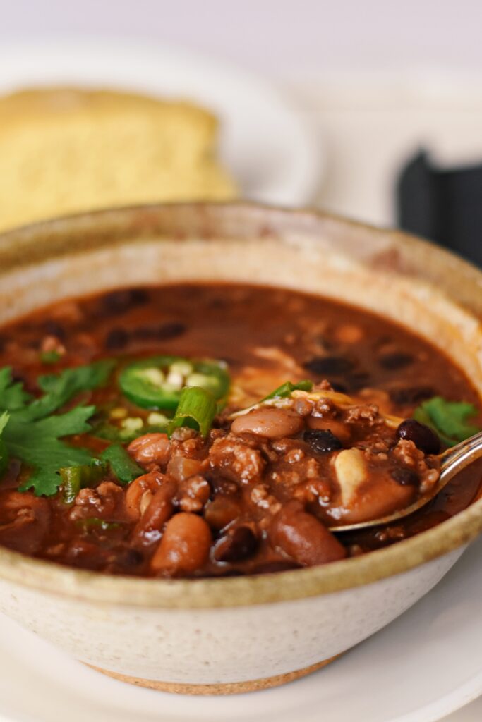 Classic Chili Recipe - elkeliving.com
