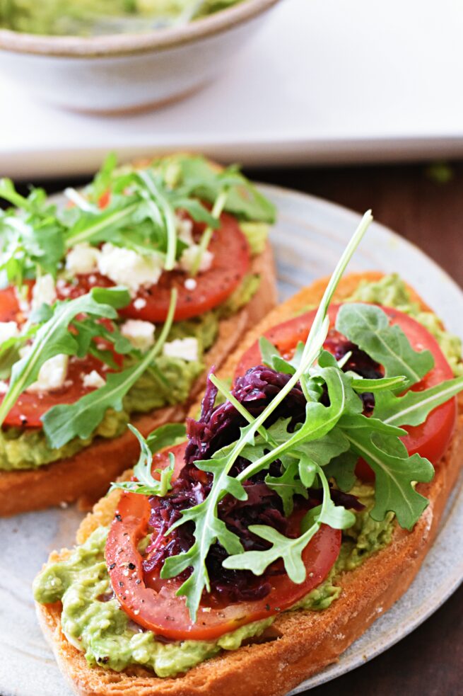 Simple Avocado Toast - (vegetarian, vegan) - elkeliving.com