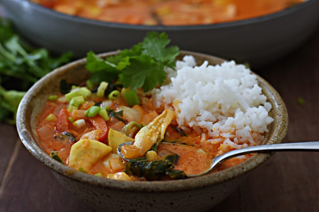 Vegetarian Thai Red Curry with jasmine rice- elkeliving.com