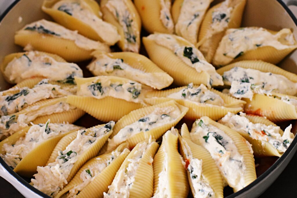 No- Bake Spinach Stuffed Shells - vegetarian- elkeliving.com
