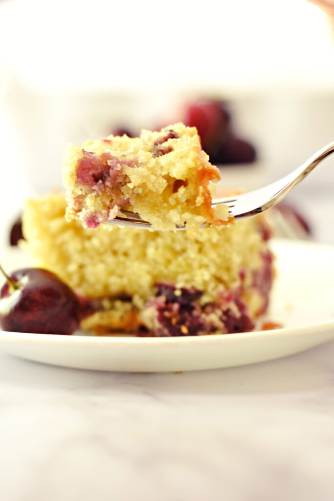 One-Bowl Cherry Cake - elkeliving.com