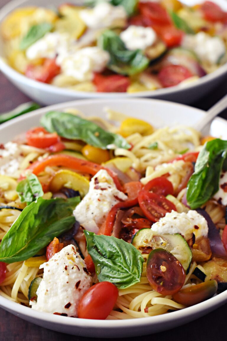 Pasta Primavera with Lemon Garlic Ricotta | Vegetarian | elkeliving.com