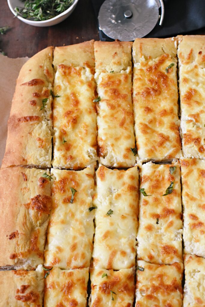 Cheesy Bread | Vegetarian | elkeliving.com