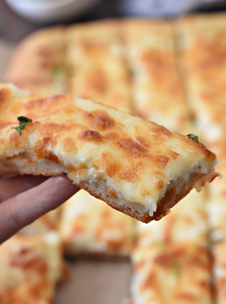 Cheesy Bread | Vegetarian | elkeliving.com