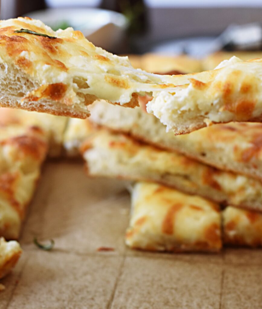 Cheesy Bread | Vegetarian | elkeliving.com