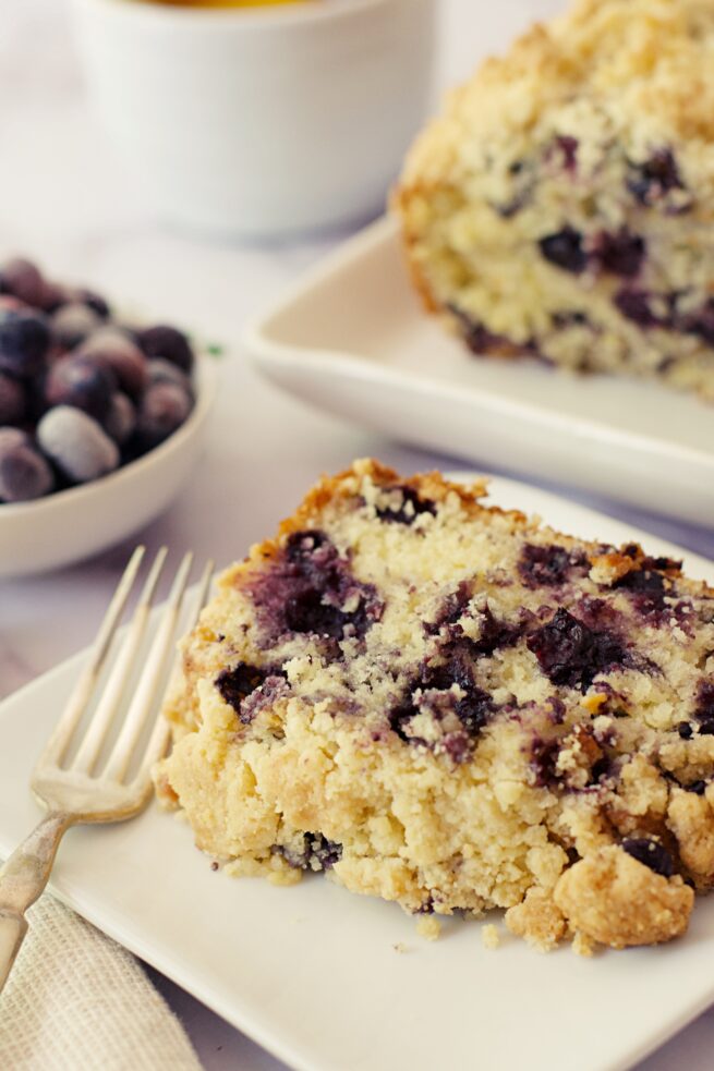 Lemon Blueberry Bread with Streusel topping | elkeliving.com
