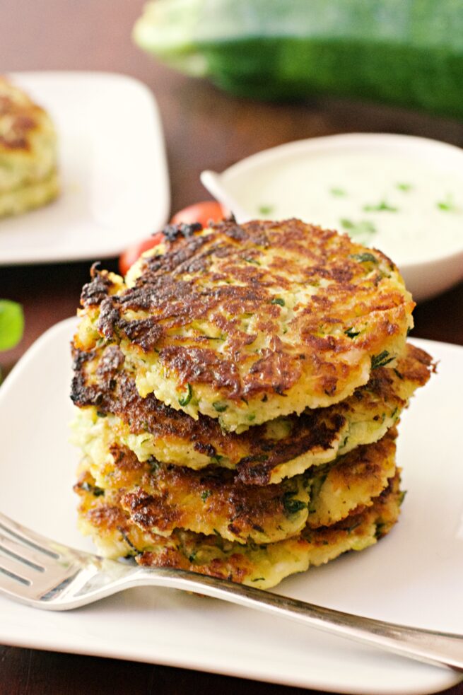 Healthy Zucchini Fritters | Vegetarian | elkeliving.com