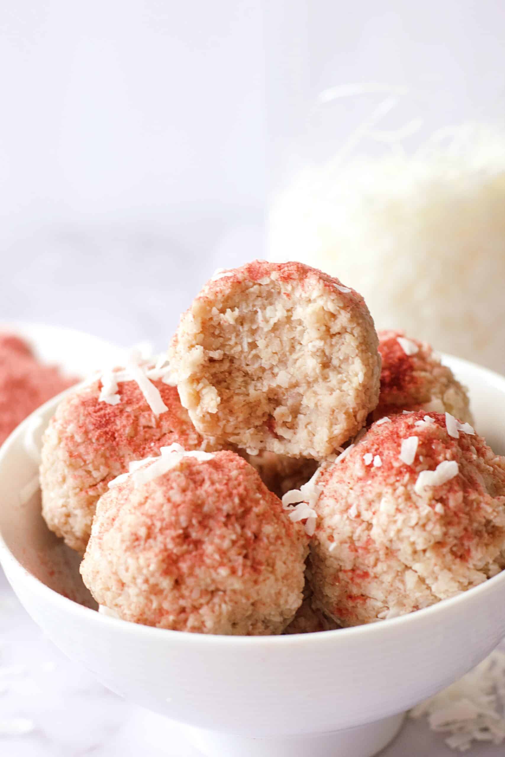 Strawberry Macaroons - Elke Living